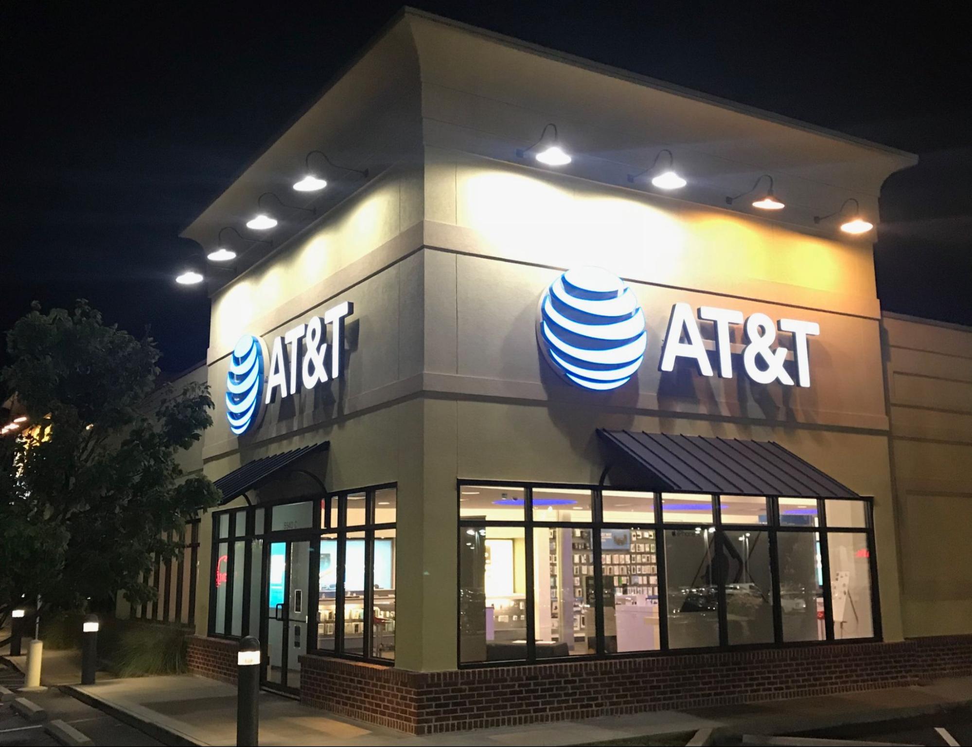 How Lighting Improves Storefront Sign Visibility After Dark